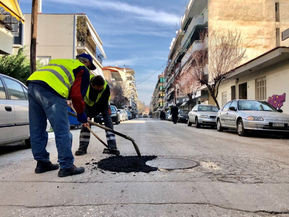 Αποκατάσταση ζημιών στο οδόστρωμα από τη «Μήδεια»