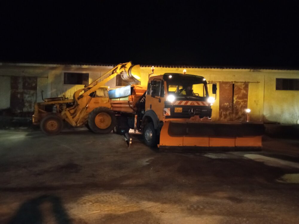 Κακοκαιρία Ελπίς: Επιχειρούν παντού όπου χρειάζεται τα μηχανήματα της ...