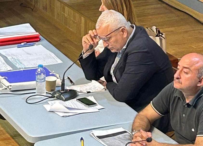 Καταγγέλλουν τον Πρόεδρο πως έβλεπε ποδόσφαιρο την ώρα της συνεδρίασης ...